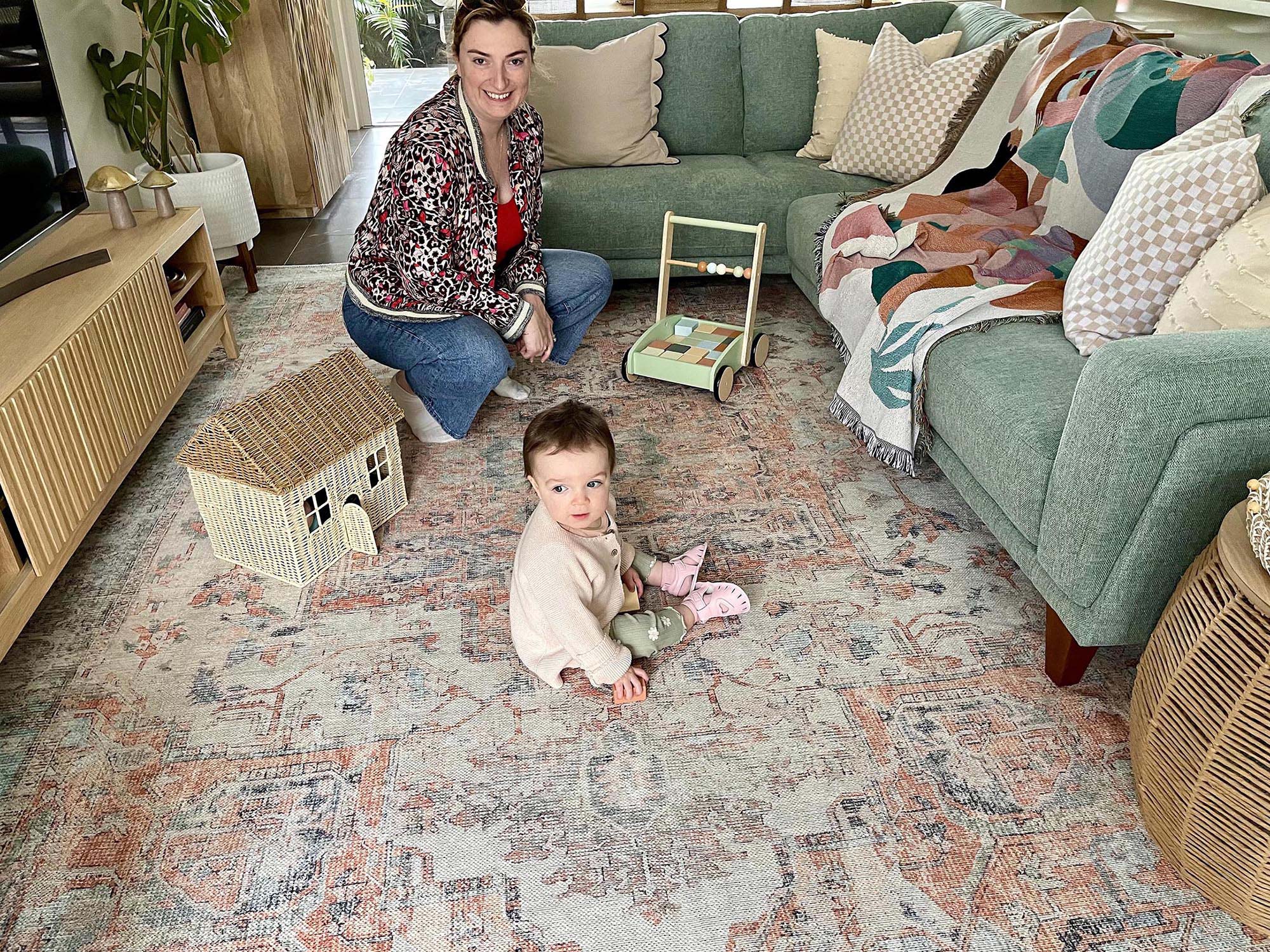 Ceren Orange and Blue Traditional Distressed Washable Rug